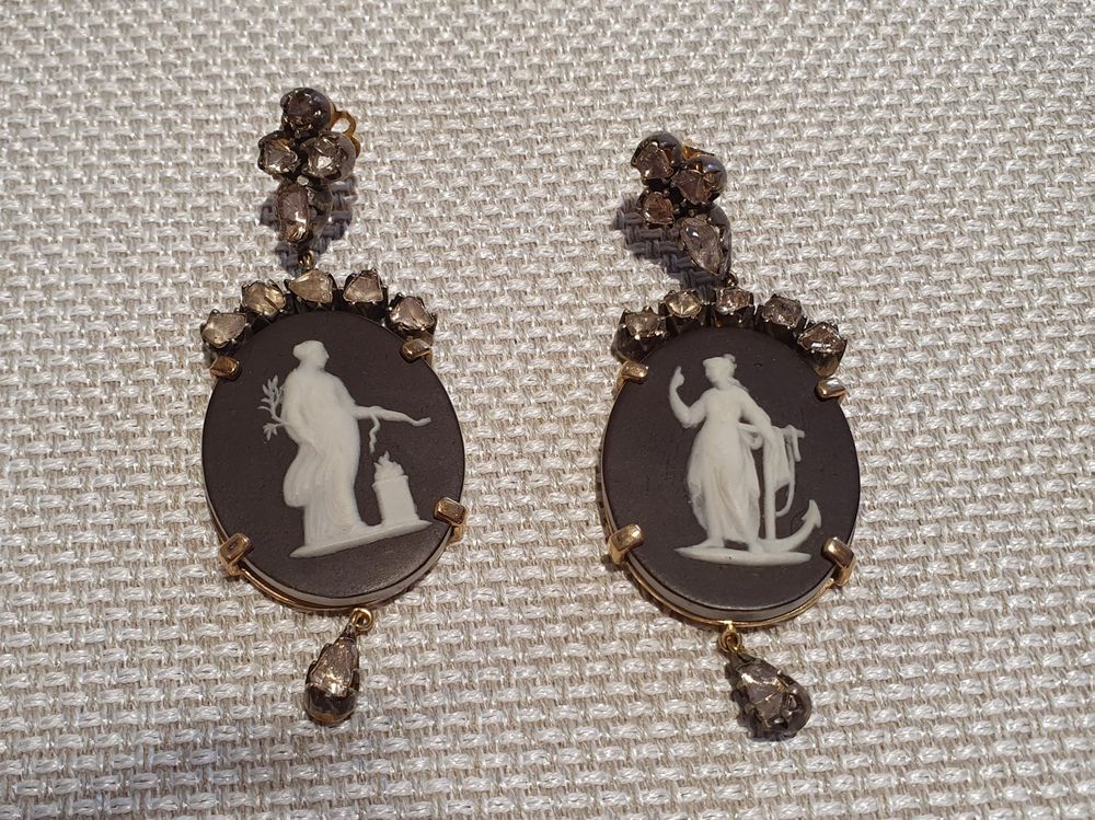 Antike Kamee-Ohrringe mit Edelsteinen. | Kaufen auf Ricardo
