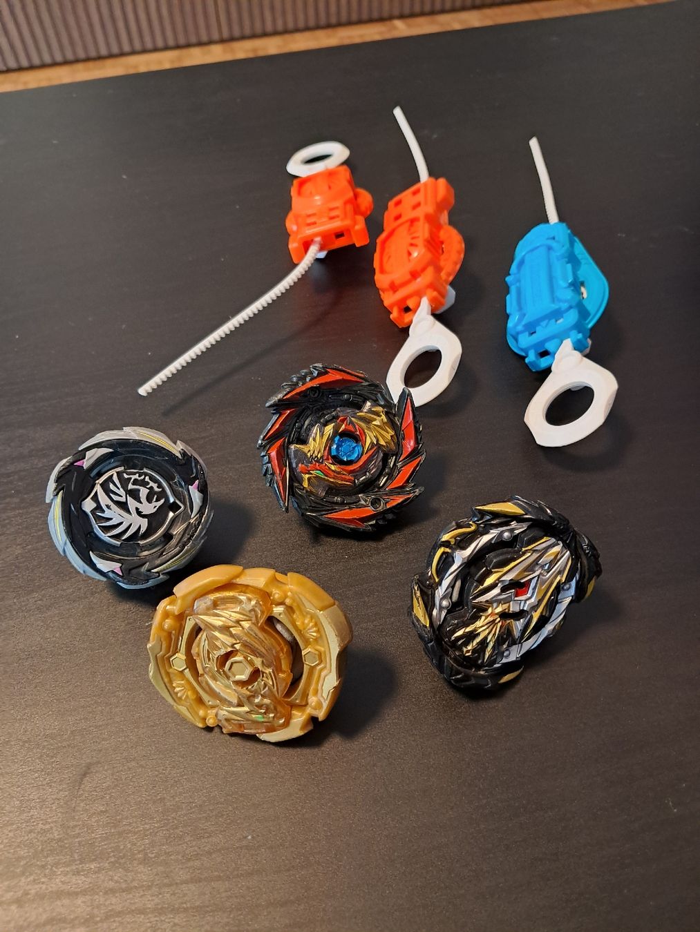 Pista/Piste Beyblade con trottole/mit Kreiseln/avec toupies (Gebraucht ...