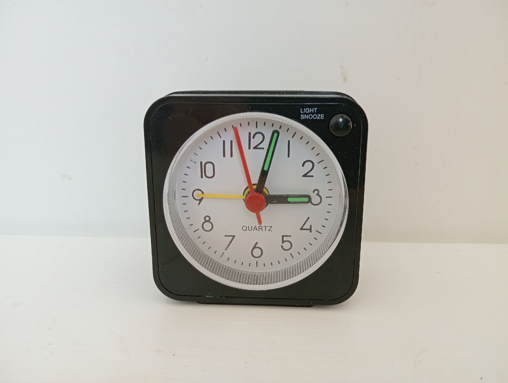 Klassischer Wecker mit Snooze-Funktion, Schwarz + Batterie (Gebraucht ...
