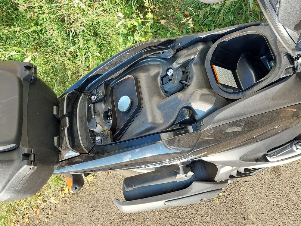 Yamaha HW 125 Xenter X enter Unfall Roller Scooter Topcase (Defekt) in ...