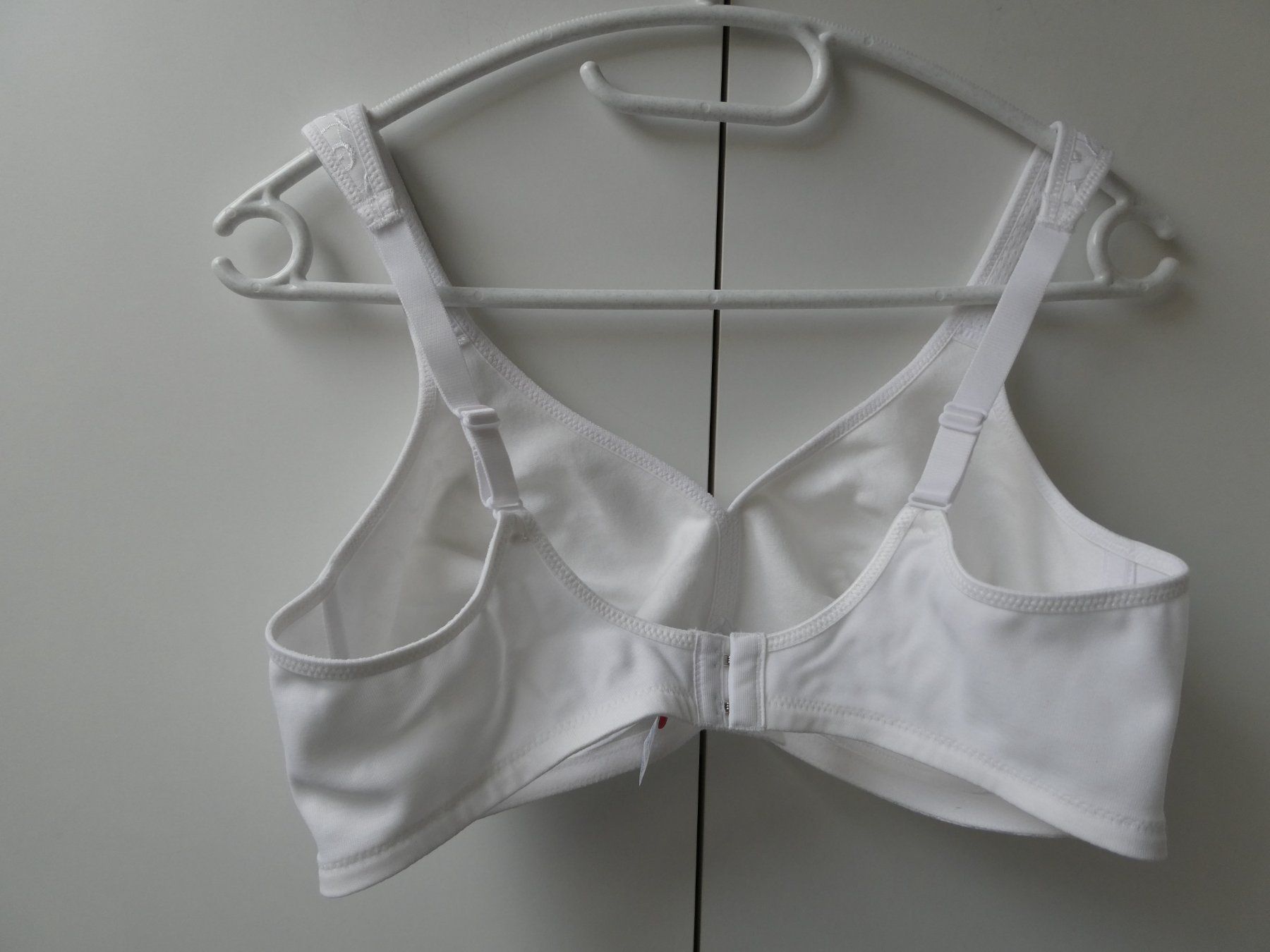 Sehr schöner BH Triumph, mit Verzierung, 85 C, weiss, NEU (Neu (gemäss ...