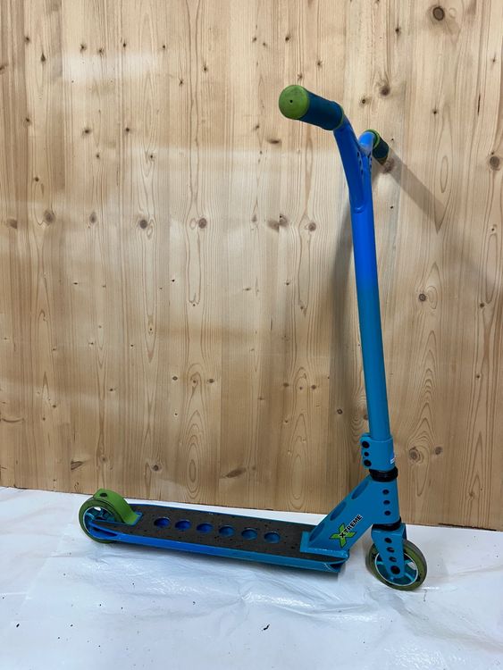 Micro Scooter Trixx Rainbow blue (Gebraucht) in St. Pantaleon für CHF ...