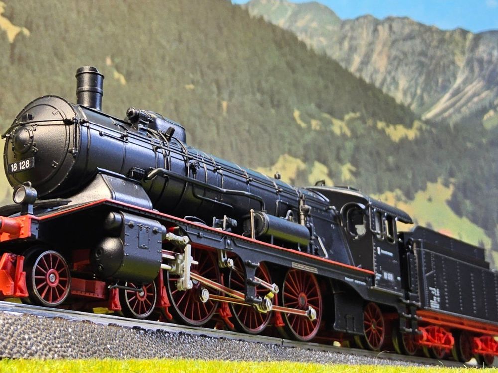 Märklin 3711 _ Schlepptender Dampflokomotive BR18 _ digital (Gebraucht ...
