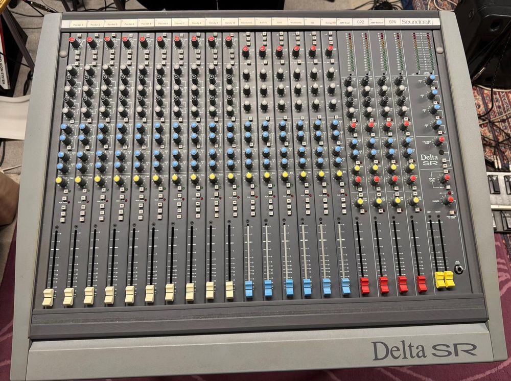 Table de mixage Soundcraft Delta SR 24 canaux (Gebraucht) in Onex für ...