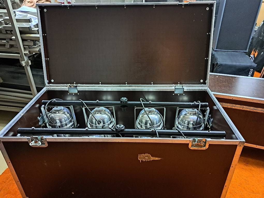 Eurolite PAR64 Scheinwerfer / 2 x 4er Bar CP61 / 8kW (Gebraucht) in ...