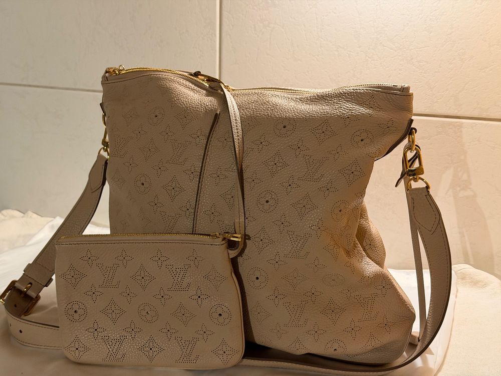 LOUiS VUITTON MAHINA SELENE (Gebraucht) in Steinen für CHF 750 – mit ...
