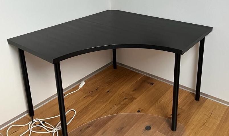 Eckschreibtisch Ikea Linnmon schwarzbraun (Gebraucht) in Plaffeien für ...