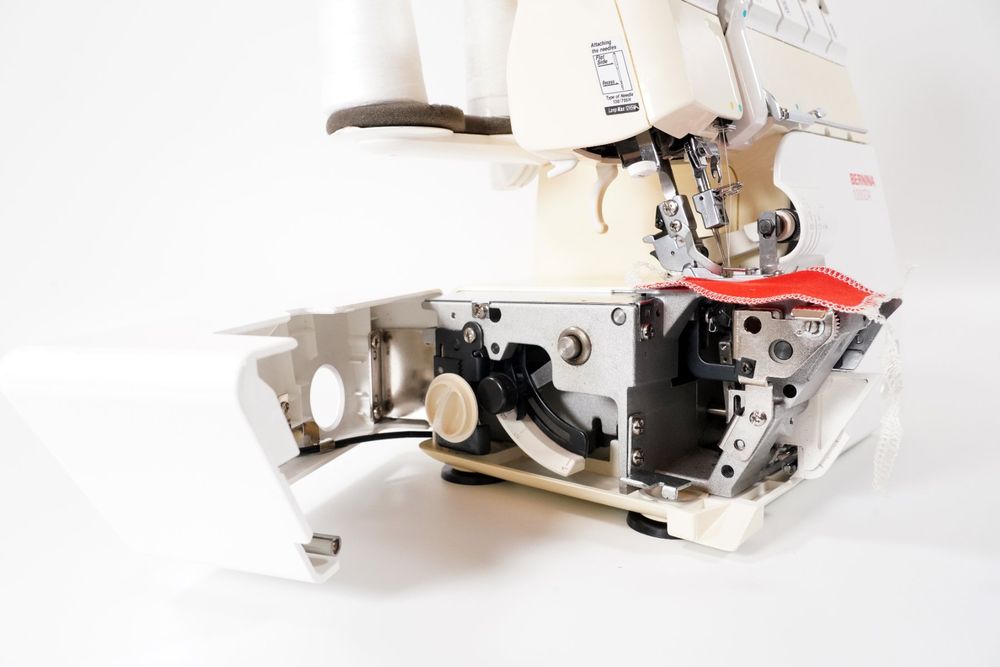 BERNINA OVERLOCK 1000DA - FRISCH REVIDIERT - GARANTIE (Gebraucht) in Zürich für CHF 495 – mit ...
