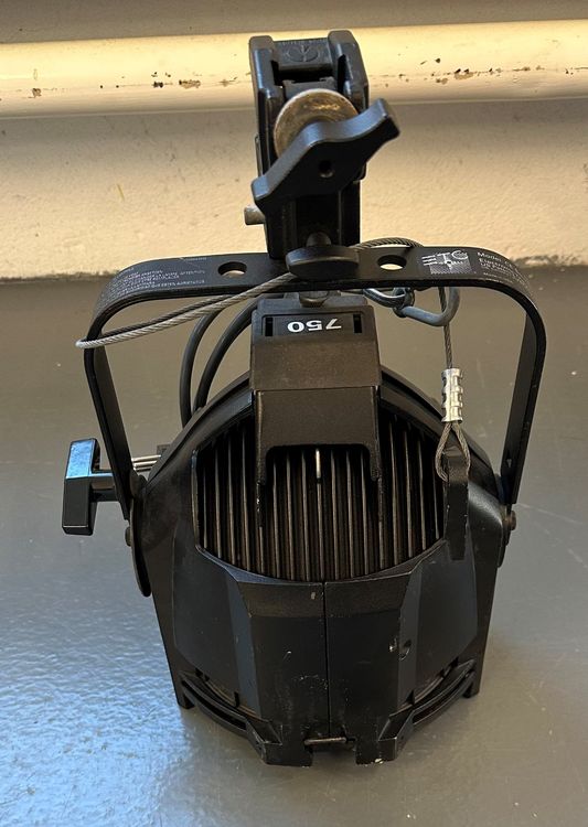 ETC Source Four Par Scheinwerfer 8er Set inkl. Case (Gebraucht) in Rüti ZH für CHF 1200 – nur ...