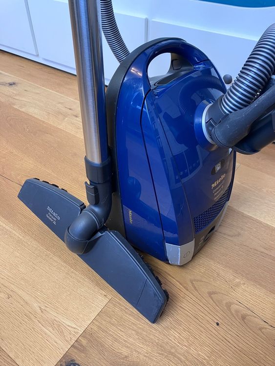 Miele Staubsauber Compact C2 Parquet PowerLine (Gebraucht) in Flums für ...