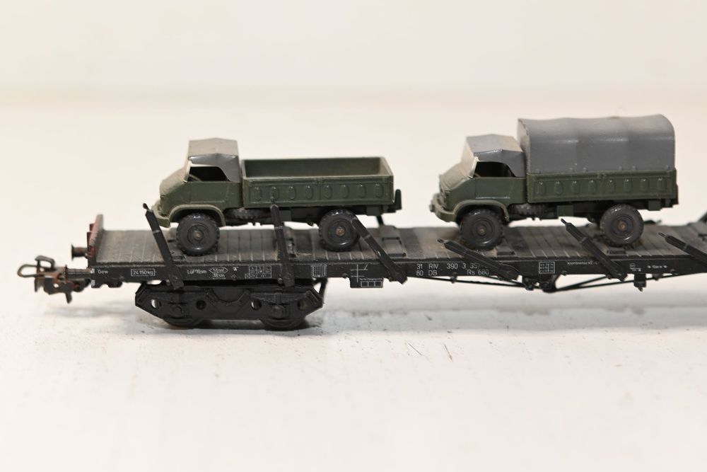 Rungenwagen mit Militärfahrzeugen Märklin HO/AC ohne OVP (Gebraucht) in ...