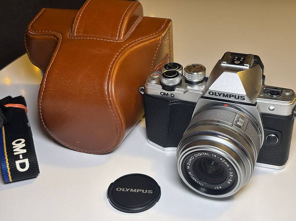 Olympus OM-D E-M10 Mark II + 14-42mm Objektiv + Lederhülle (Gebraucht ...