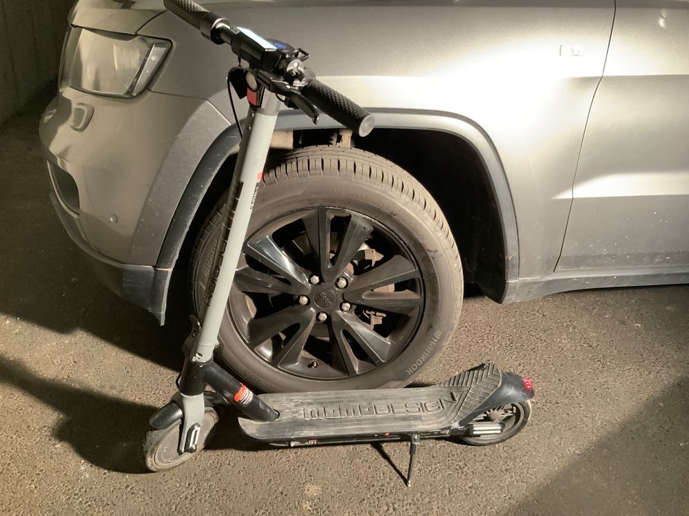 Momo Design E-Scooter (E-Trottinet) 20kmh | Kaufen auf Ricardo