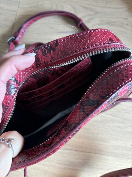 Petit sac rouge style peau de serpent Zara (Neuf (Voir description)) à ...