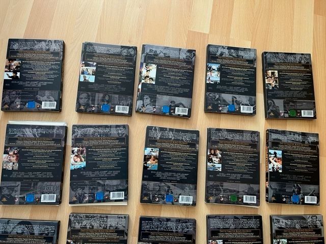 James Bond DVD Ultimate Edition alle 20 Spielfilme TOPP (Gebraucht) in ...