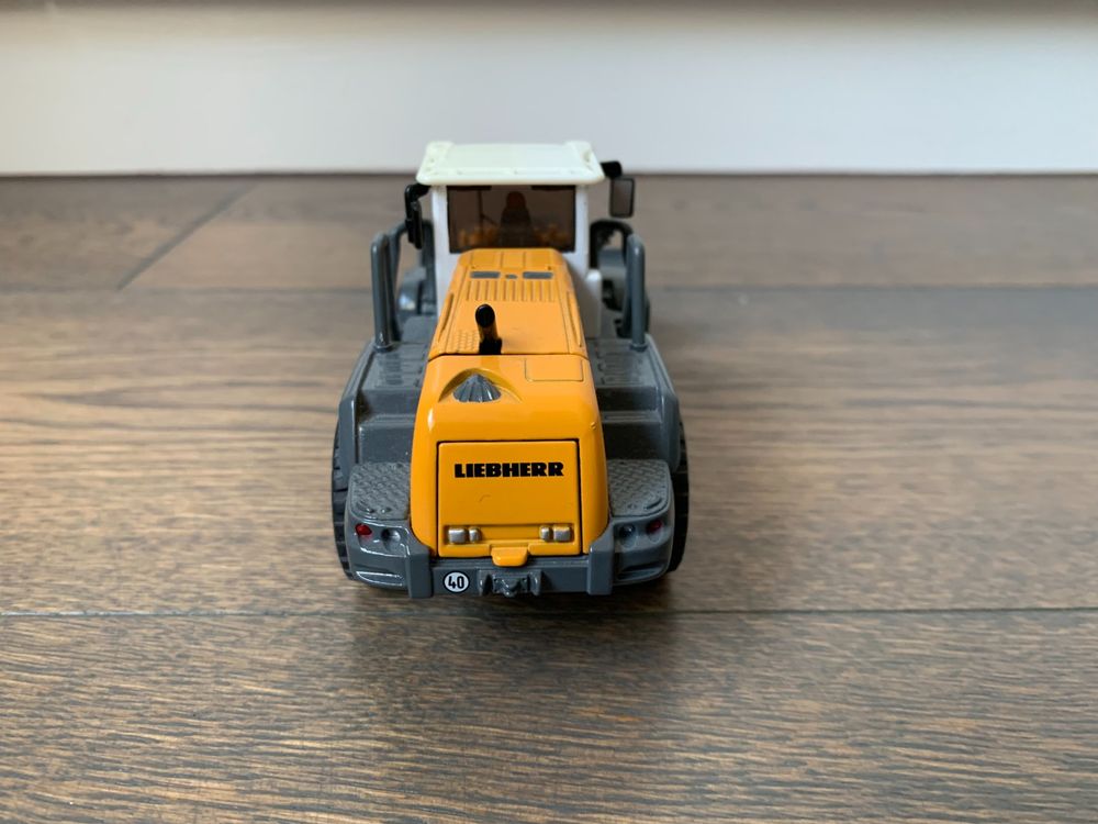 Siku Radlader Liebherr L580 2plus2 1:50 (Gebraucht) in Zug für CHF 11 – mit Lieferung auf ...