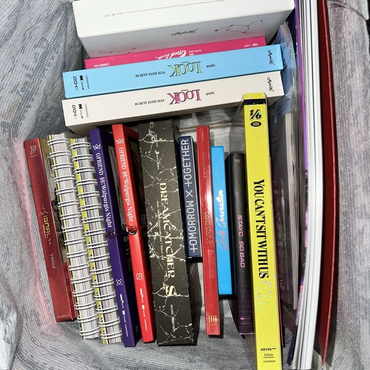 Random k-pop albums (Neu (gemäss Beschreibung)) in Ecublens VD für CHF ...