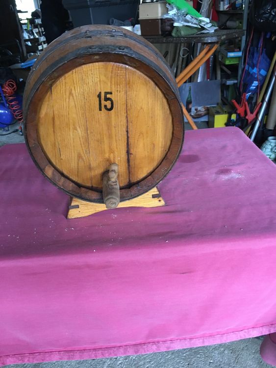 Un petit tonneau en bois 15 litres (Gebraucht) in Les Bayards für CHF ...