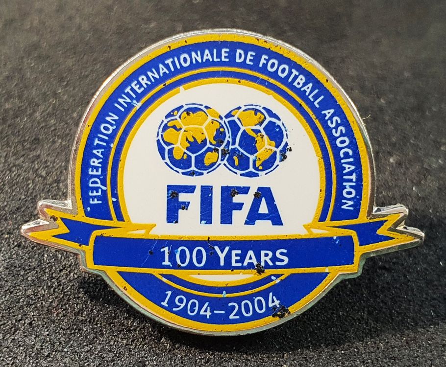 Y665 - Pin FIFA 100 Years 1904 - 2004 (Gebraucht) in Reinach BL für CHF ...