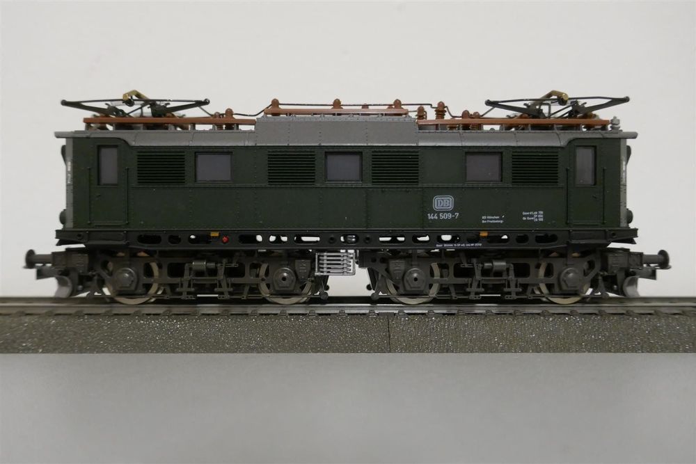 Roco 4130 Elektrische Lokomotive BR E144 (Neu (gemäss Beschreibung)) in ...