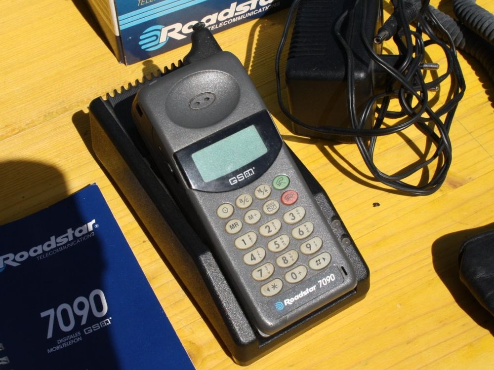 ALTES TELEFON ROADSTAR MOTOROLLA FULLSET URHÄNDY?? | Kaufen auf Ricardo
