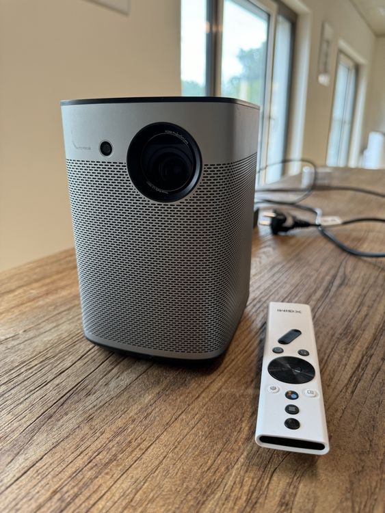 XGIMI Portabler Beamer Halo (Gebraucht) in Zürich für CHF 335 – mit ...