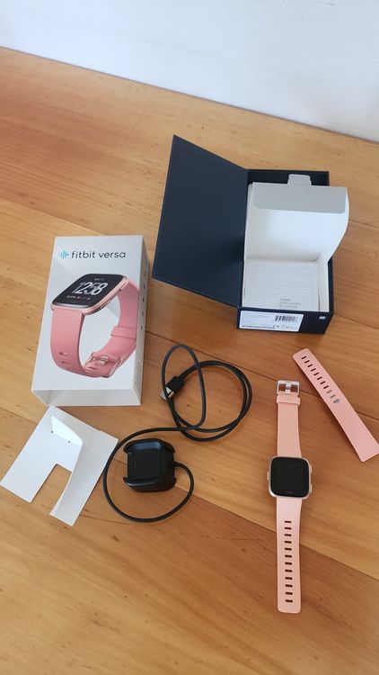 Fitbit Versa (1st Gen) Smart Watch - Rose Gold Aluminum/Pink (Gebraucht ...
