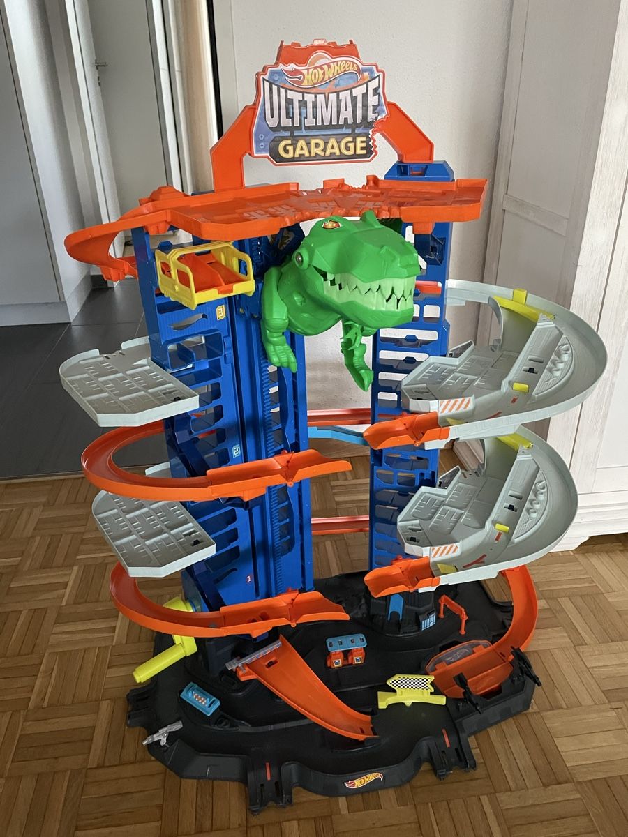 Hot Wheels City Megacity Parkgarage mit T-Rex Angriff! (Gebraucht) in ...
