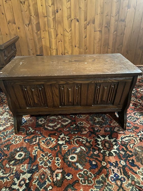 Coffre ancien en bois massif sculpté (Gebraucht) in Meyrin für CHF 20 – nur Abholung auf Ricardo ...