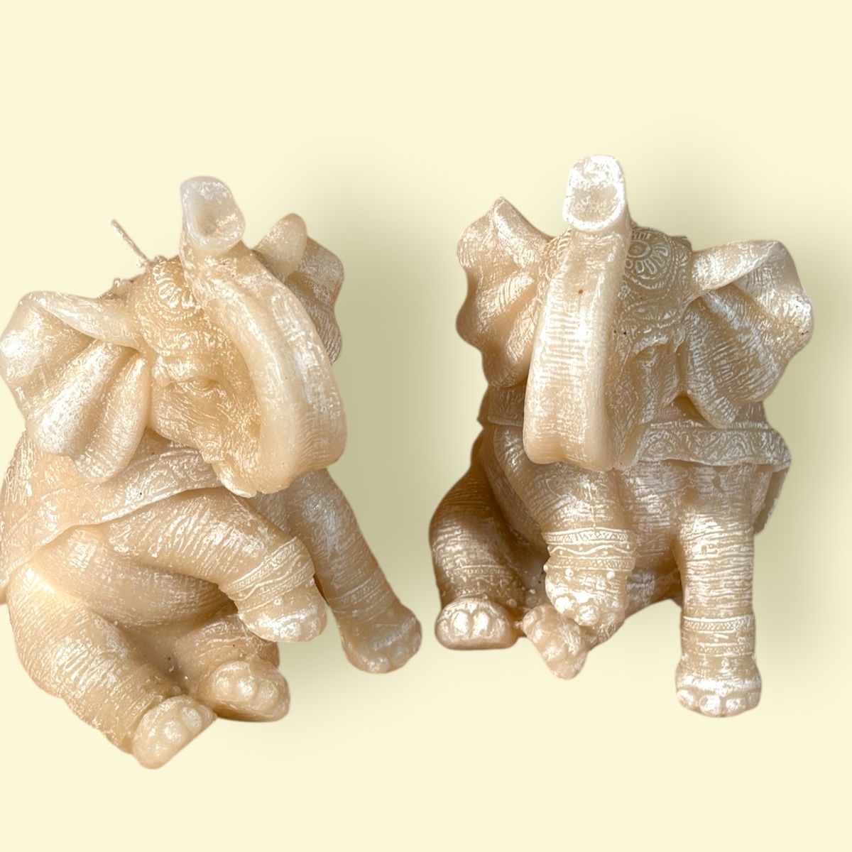 Elephant Candles - Set of 2 - Decorative Home Accents (D'occasion) à ...