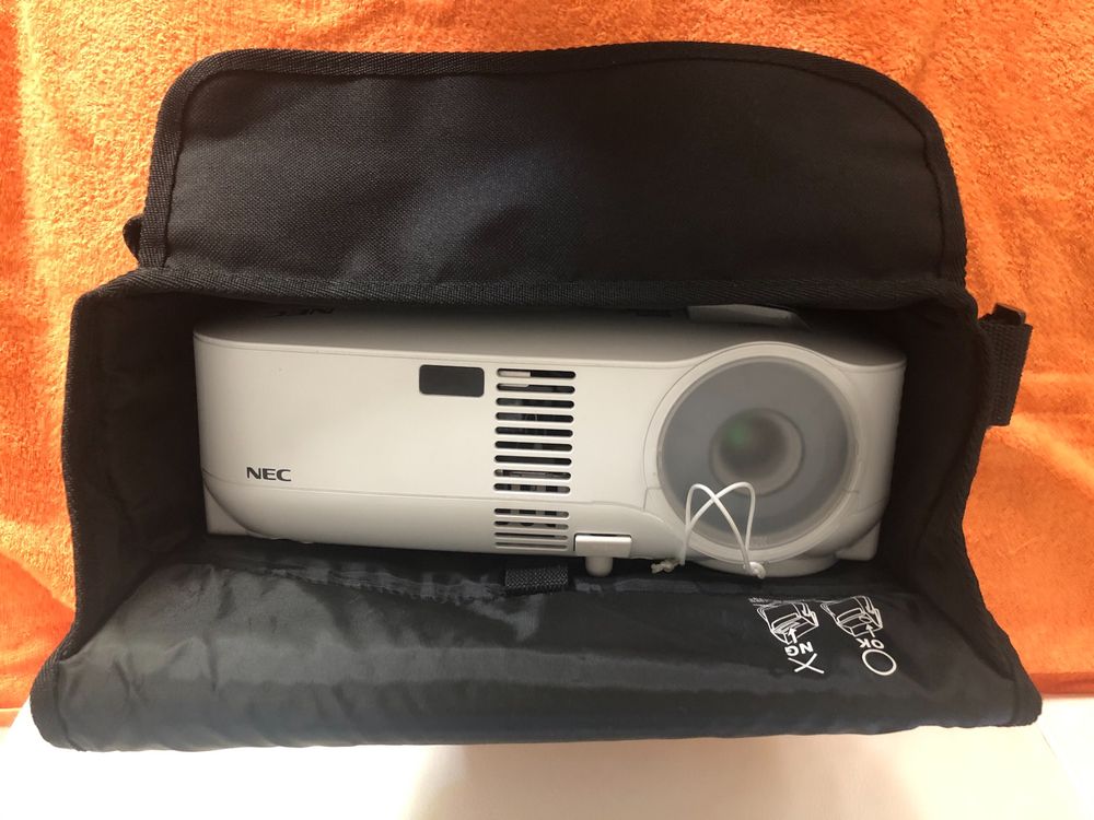 NEC VT700 Projector Beamer (Gebraucht) in Würenlos für CHF 33 – nur ...