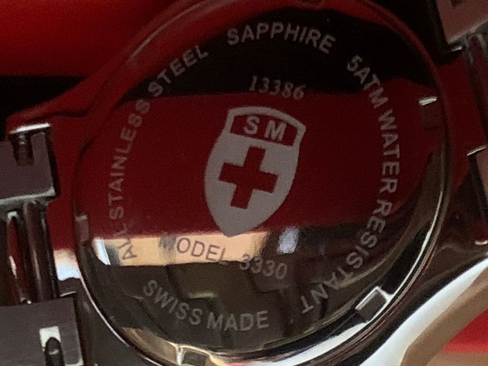Montre Official Swiss neuve, jamais portée, avec boîte (Neuf avec ...