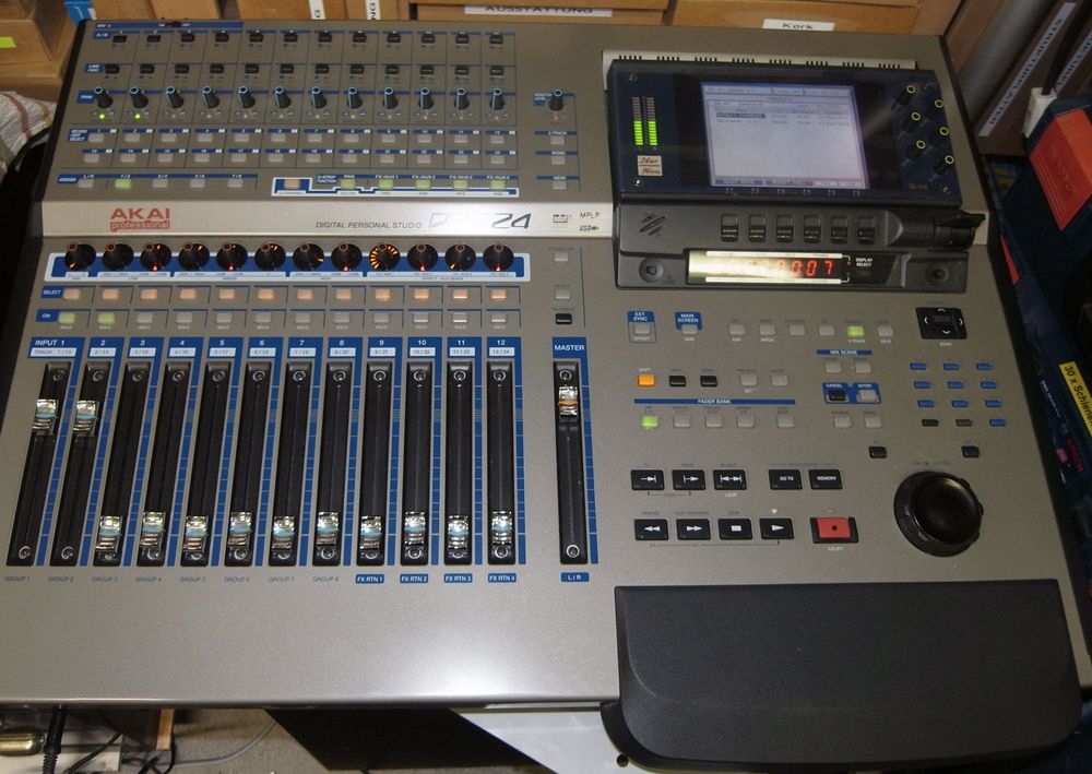 Akai Professional DPS24 Digital Personal Studio Silbern (Gebraucht) in ...