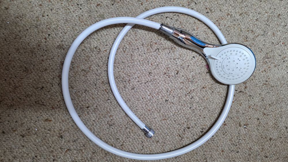 Pomme de douch avec flexible (D'occasion) à Bionnens pour CHF 5 – avec ...