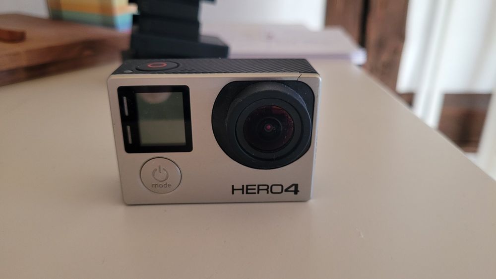 GoPro Hero 4 mit viel Zubehör (Gebraucht) in für CHF 70 – nur Abholung auf Ricardo kaufen