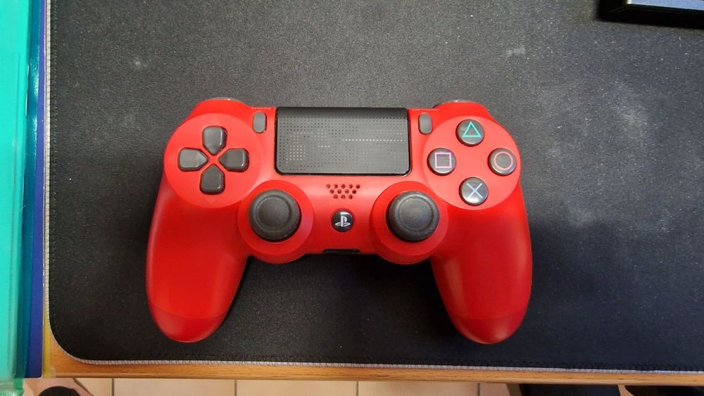 2x PS4 Controller Magma Red mit Ladestation (Gebraucht) in Frick für ...