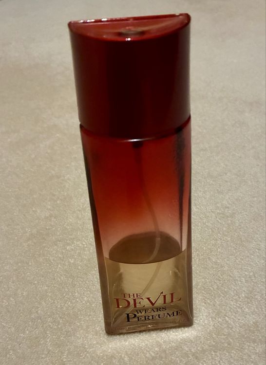 The Devil Wears Perfume (Gebraucht) in Schaan für CHF 5 – nur Abholung ...