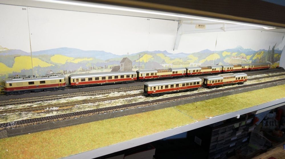 Der "TEE ROLAND" 8-teilig HO/WS (Neu (gemäss Beschreibung)) in Tafers ...