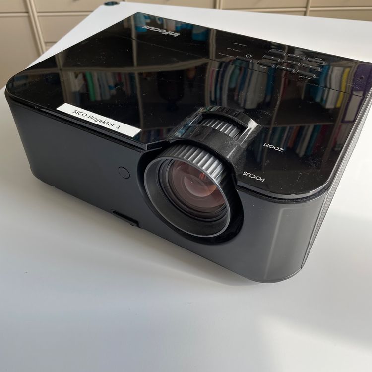 Projektor Infokus plus Ersatzlampe (Defekt) in Neftenbach für CHF 39 ...