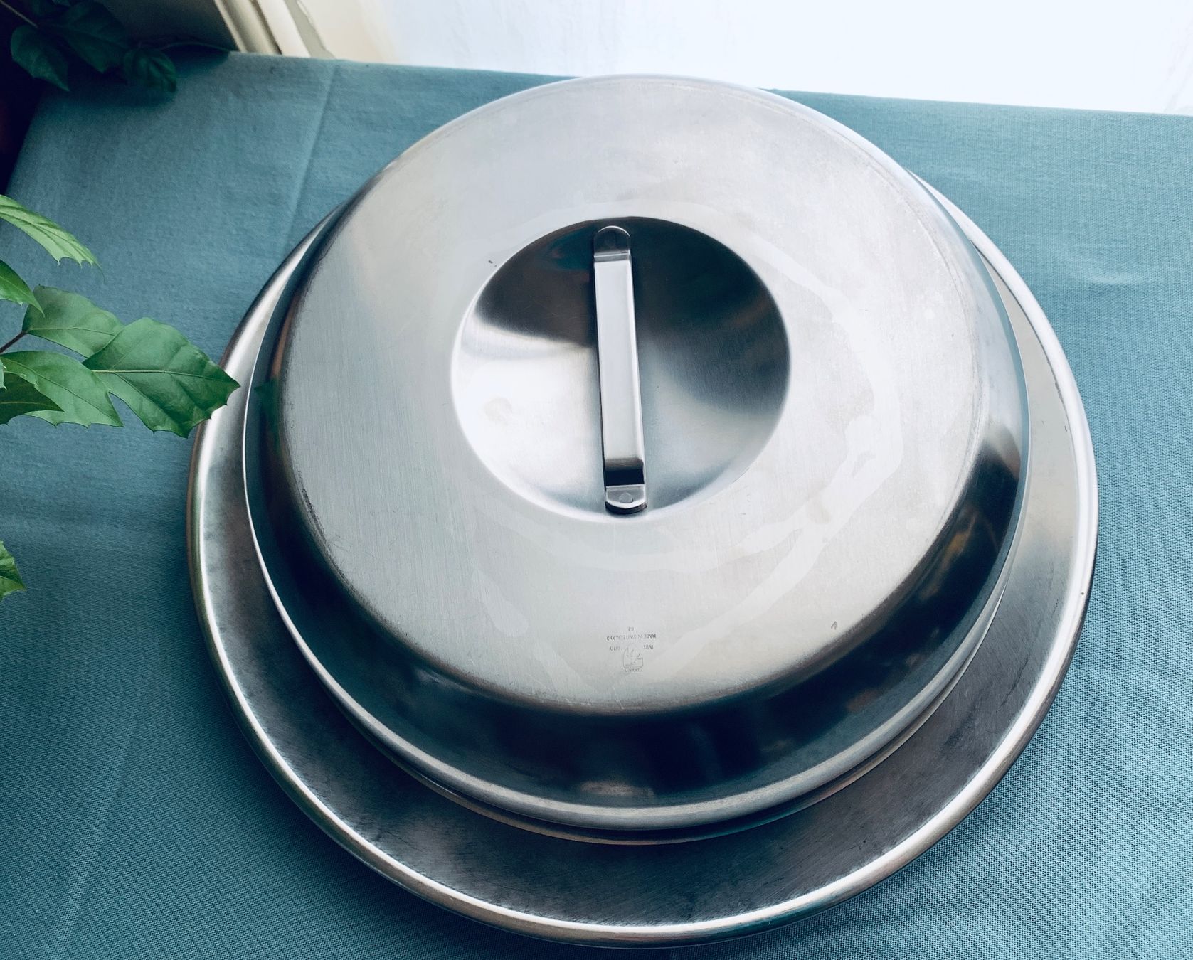 Servierplatte mit Deckel / Glocke, Edelstahl (Gebraucht) in Bern für ...
