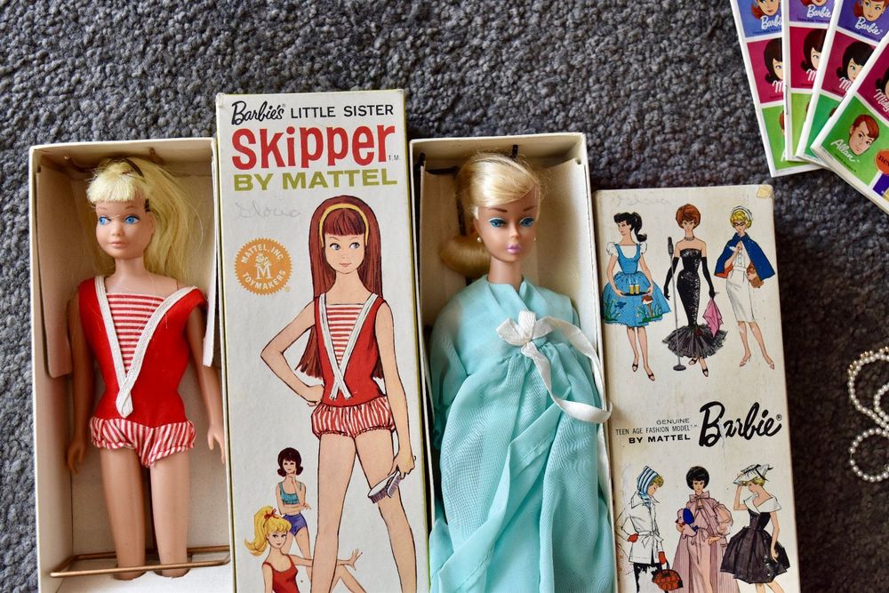 Barbie Puppen (2 Stück) mit viel Zubehör (Antique) (Gebraucht) in für ...