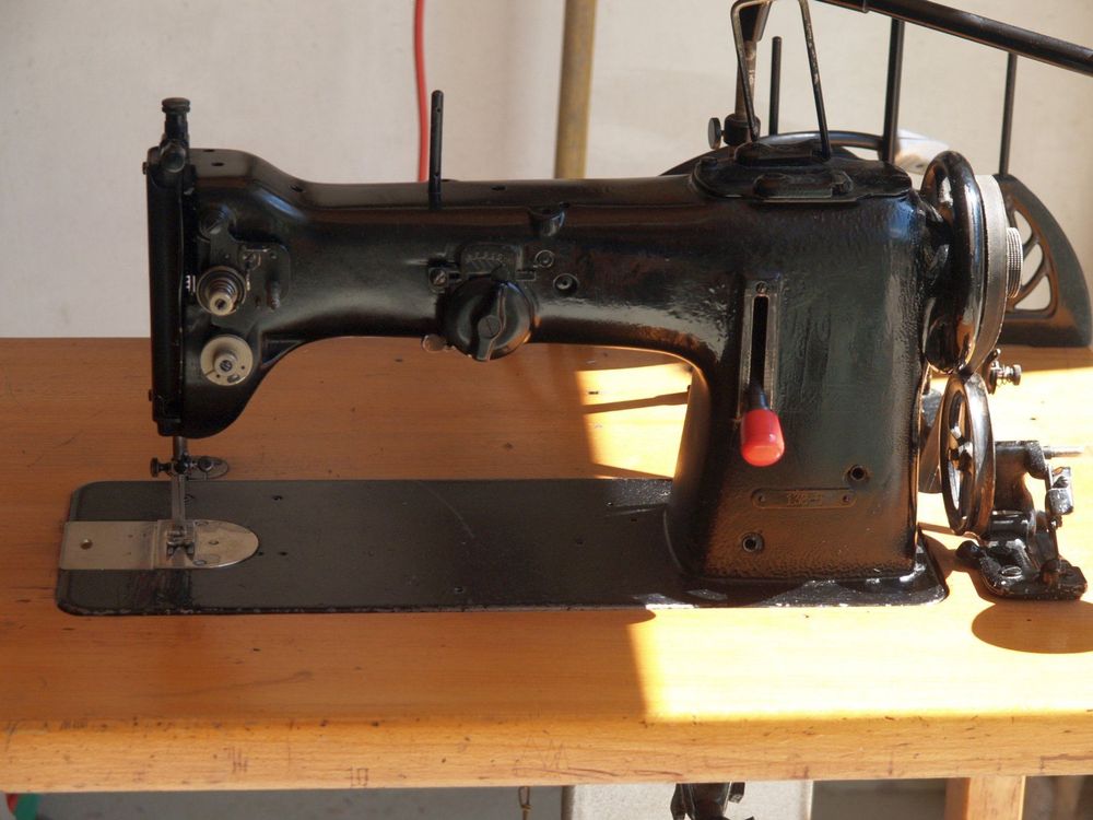 Nähmaschine Pfaff 138 mit Tisch und Motor (Gebraucht) in Unterseen für ...