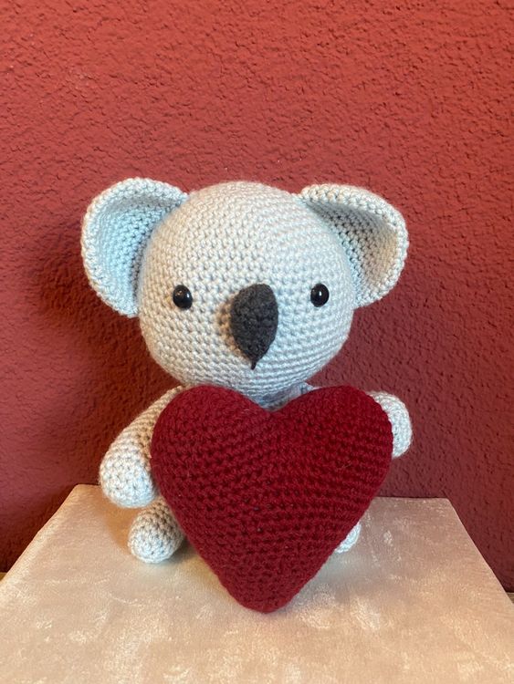 Handgemachter Koala mit Herz, Amigurumi, Geschenk Valenti... (Neu und originalverpackt) in ...