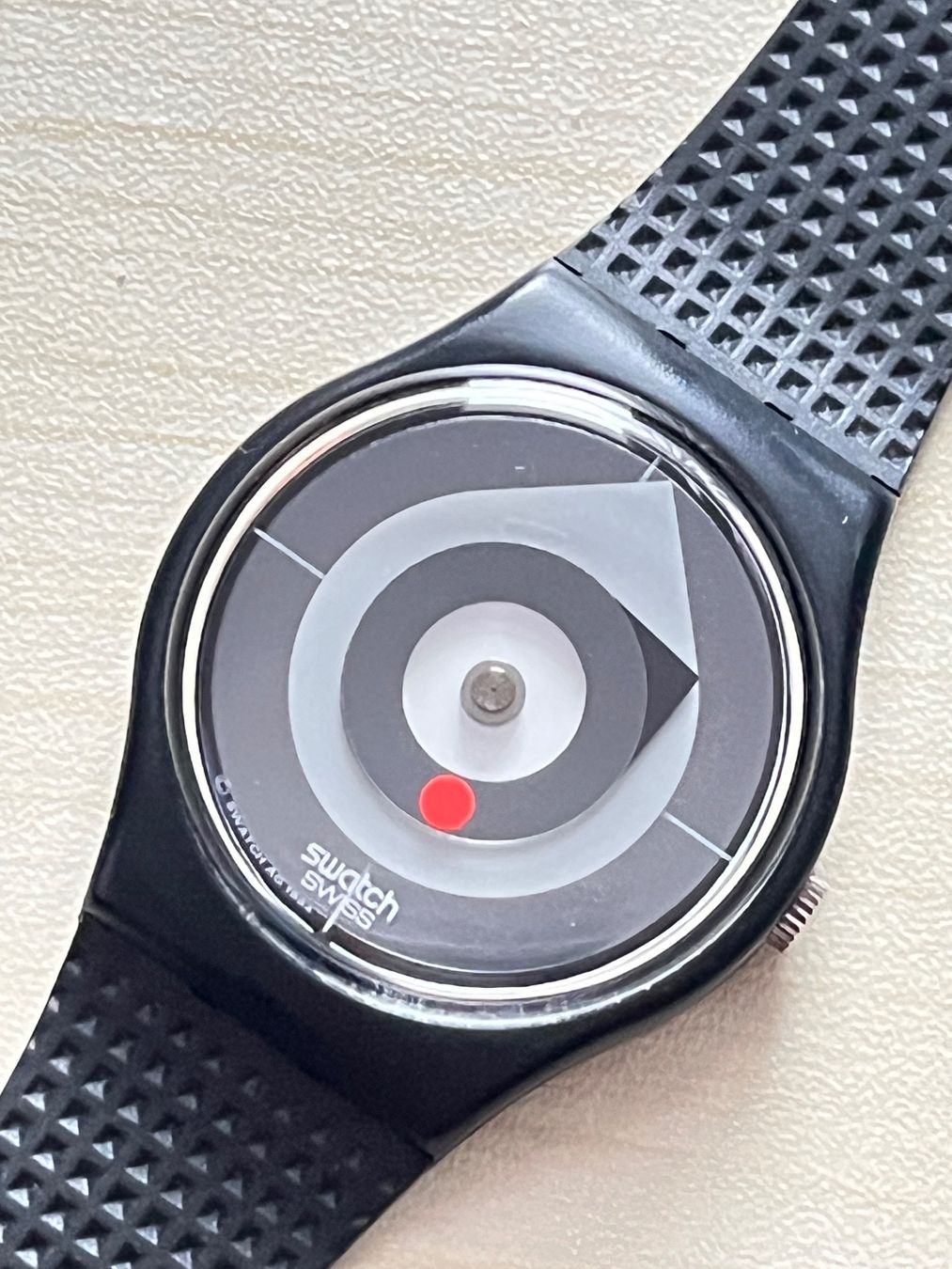 Swatch Uhr, kultiges Design, schwarz/rot - ein Hingucker! (Gebraucht ...