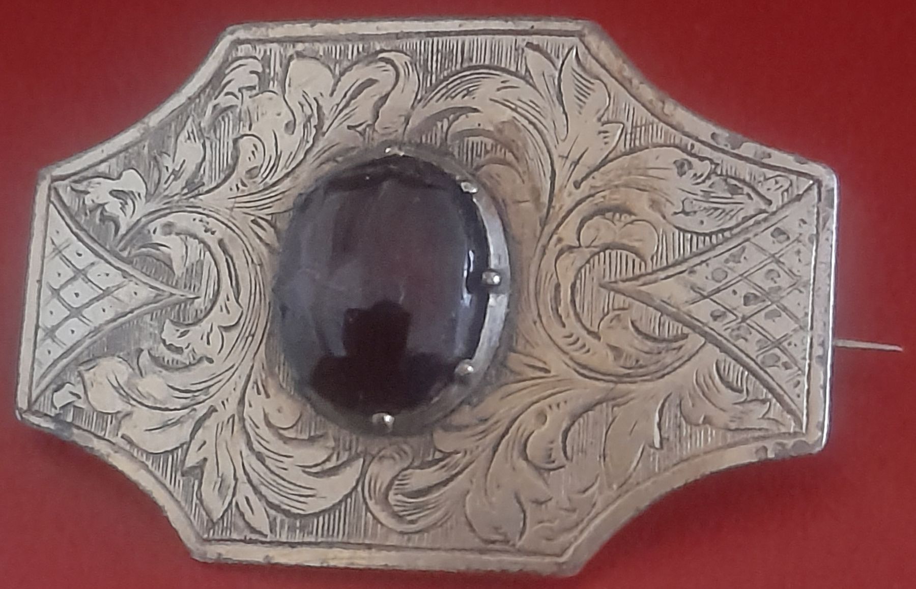 Broche ancienne (Défectueux) à Lausanne pour CHF 5 – avec livraison ...