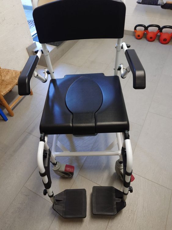 Toiletten-Dusch-Stuhl mit Rollen (Gebraucht) in Pfungen für CHF 150 – nur Abholung auf Ricardo ...