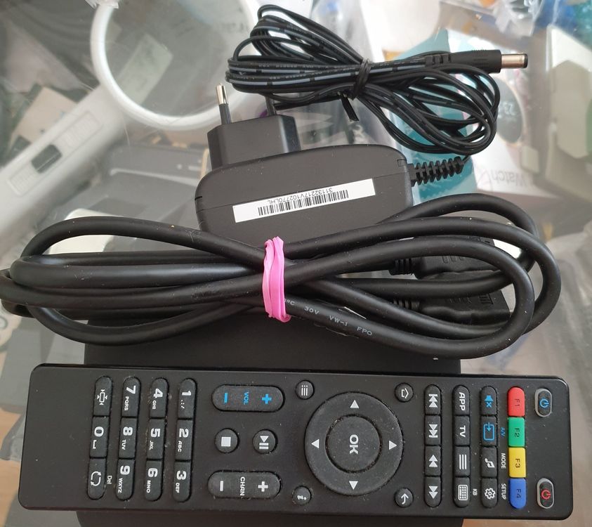 MAG 420 IPTV BOX komplet mit Netzteil, FB und HDMi | Kaufen auf Ricardo
