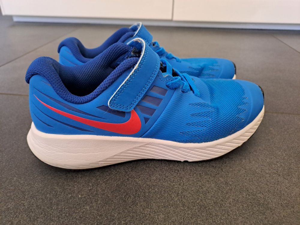 Baskets Nike 33,5 (Gebraucht) in Ins für CHF 8 – mit Lieferung auf ...