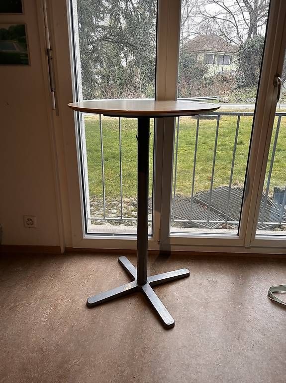 Table mange debout (D'occasion) à Neuchâtel pour CHF 60 – retrait ...