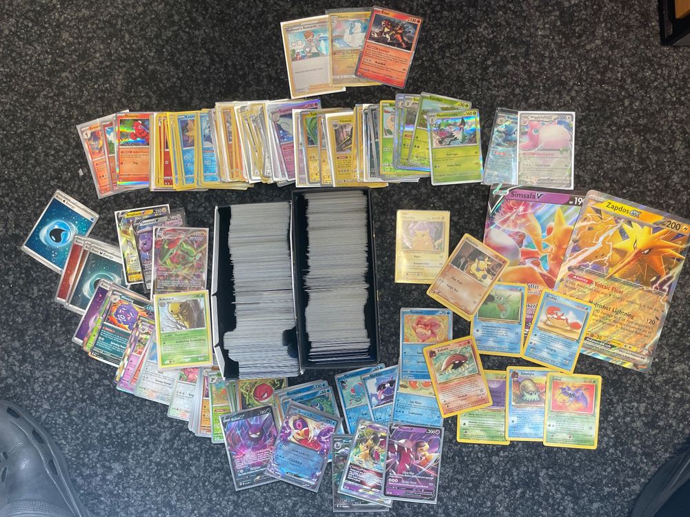 Grosse Pokemon Sammlung mit Holo / Rev. VStar/EX/Fossil usw. | Kaufen auf Ricardo
